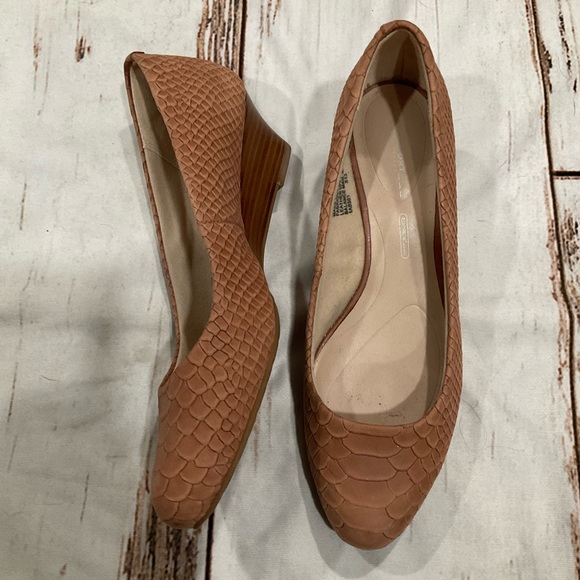 Rockport | Shoes | Rockport Brown Tan Snake Skin Print Leather Wedge ...